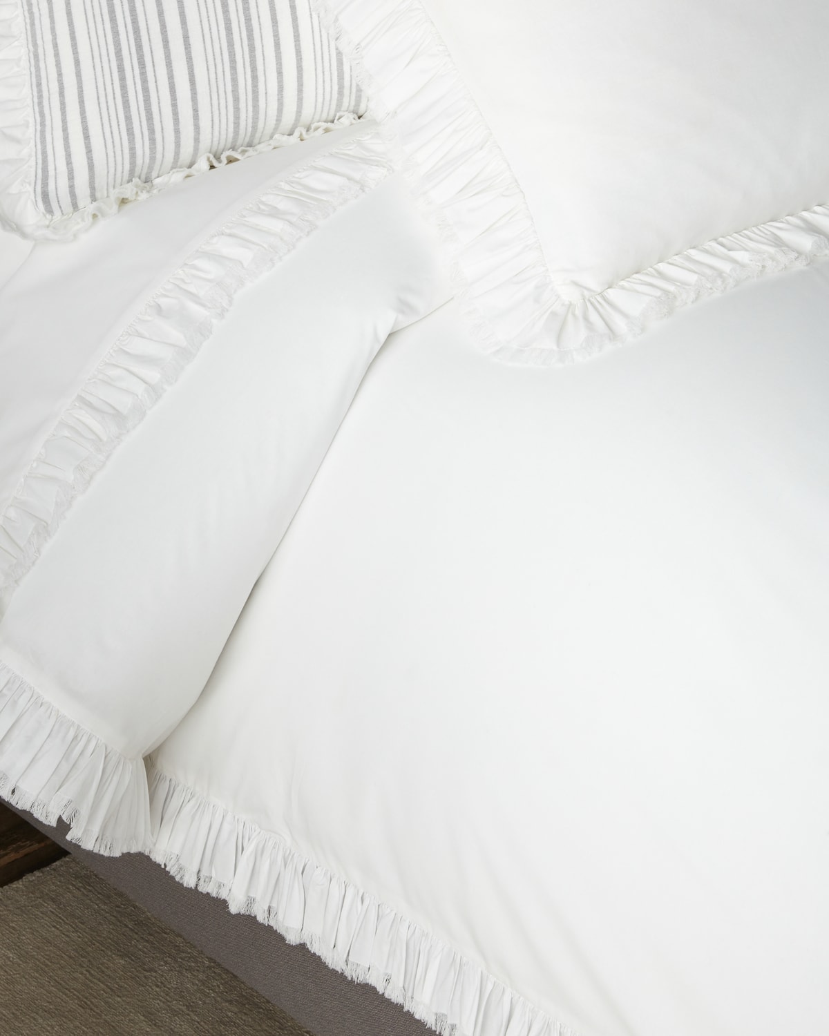 Pine Cone Hill Laundered Ruffle King Pillowcase and Ma Thread Counthing ...