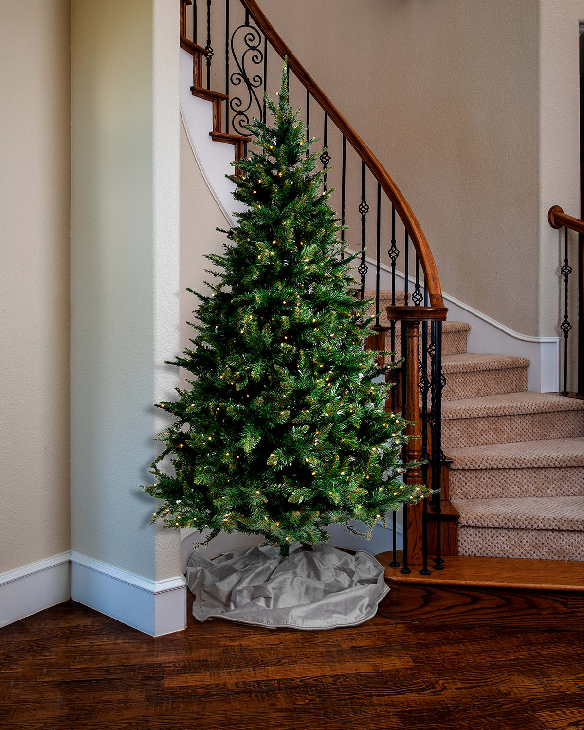 Barcana Royal Majestic Pine Pre-Lit Christmas Tree w/ Cluster Warm ...