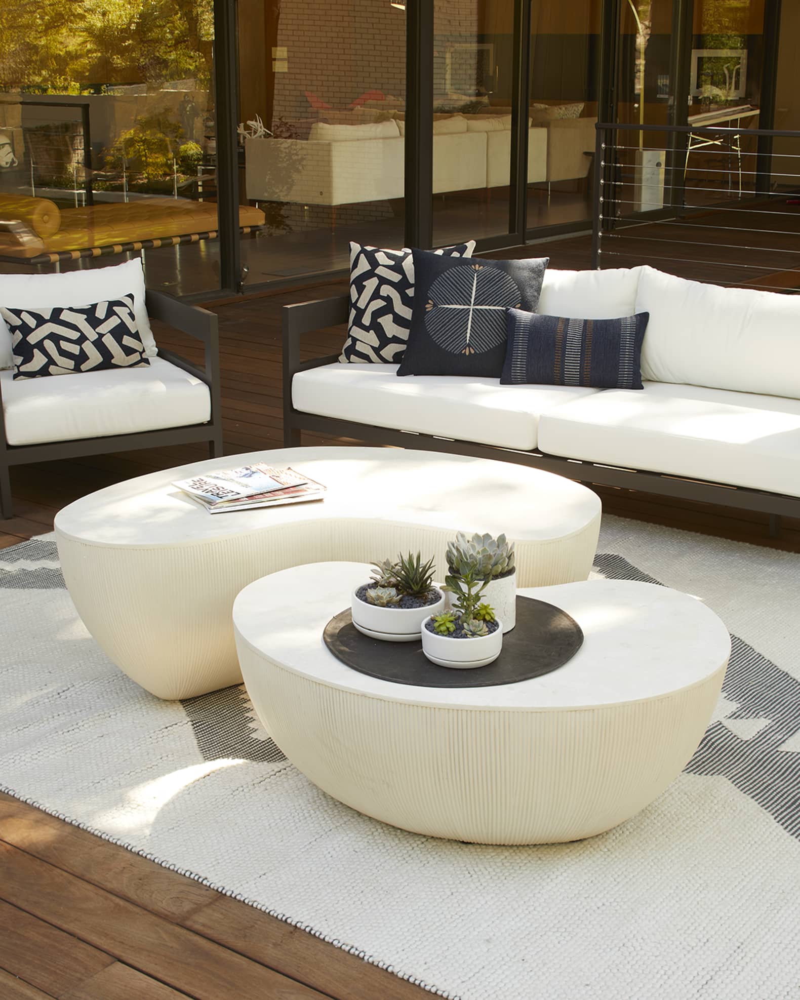 Large outdoor coffee table store